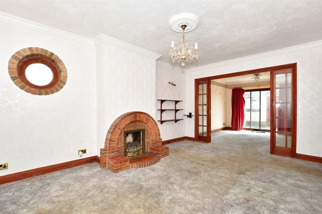 Chiltern Close East Preston West 3 Bed Detached Bungalow £375 000