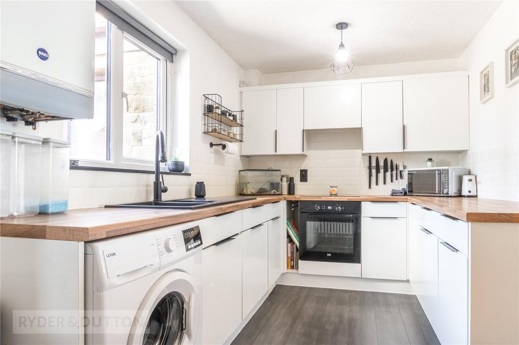 Hill Top View, Hade Edge, Holmfirth, HD9 2 bed terraced house - £210,000