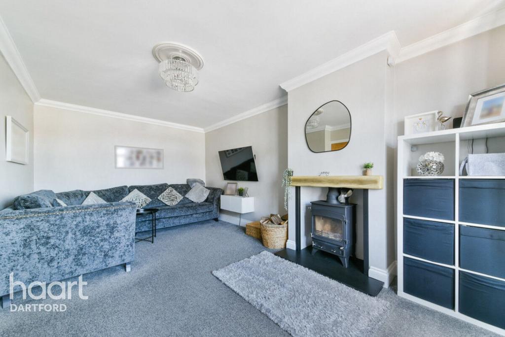 Chastilian Road Dartford 3 Bed Semi Detached House £525 000