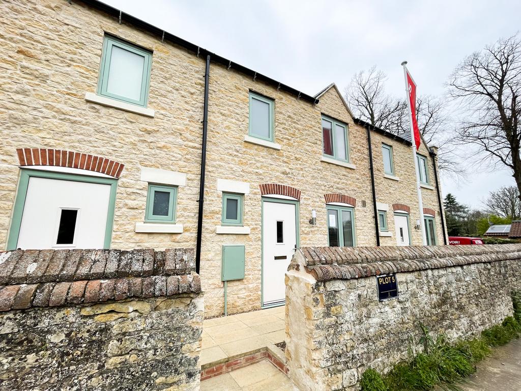 Main Road, Leadenham, LN5 3 bed terraced house - £975 pcm (£225 pw)