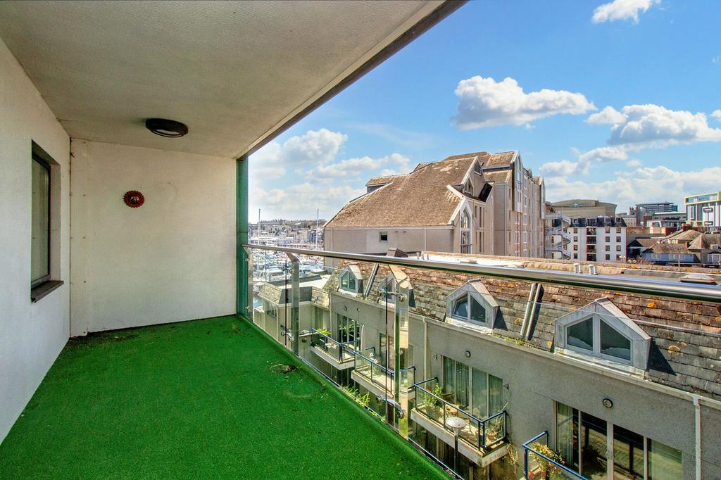 Pinnacle Quay, Sutton Harbour, Plymouth, PL4 0BJ 2 bed apartment for ...