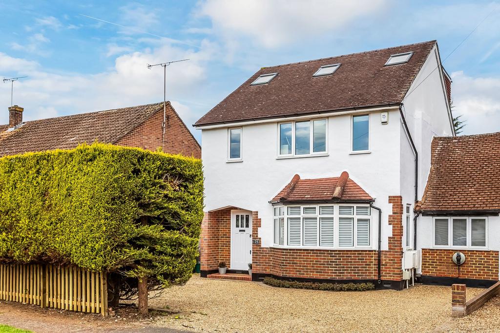 Winston Drive, Stoke D'abernon, KT11 4 bed link detached house - £1,000,000