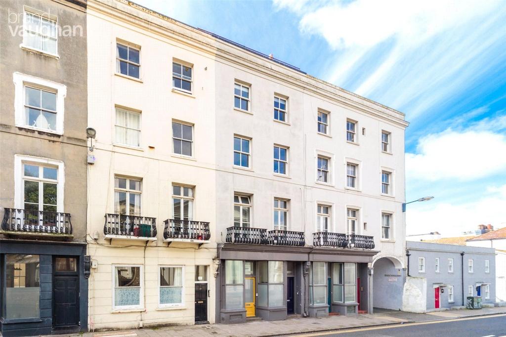 Bristol Road, Brighton, BN2 4 bed flat - £2,800 pcm (£646 pw)