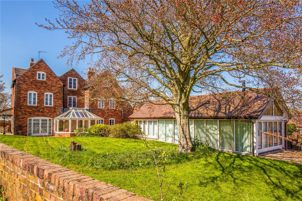 Austcliffe House Farm, Austcliffe... 8 bed detached house - £1,100,000