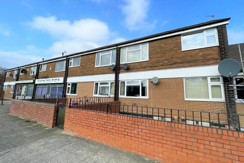Whinmoor Crescent, Leeds 2 bed flat - £850 pcm (£196 pw)