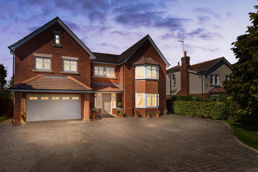 Whinfell Road, Darras Hall, Ponteland 7 bed detached house - £1,225,000