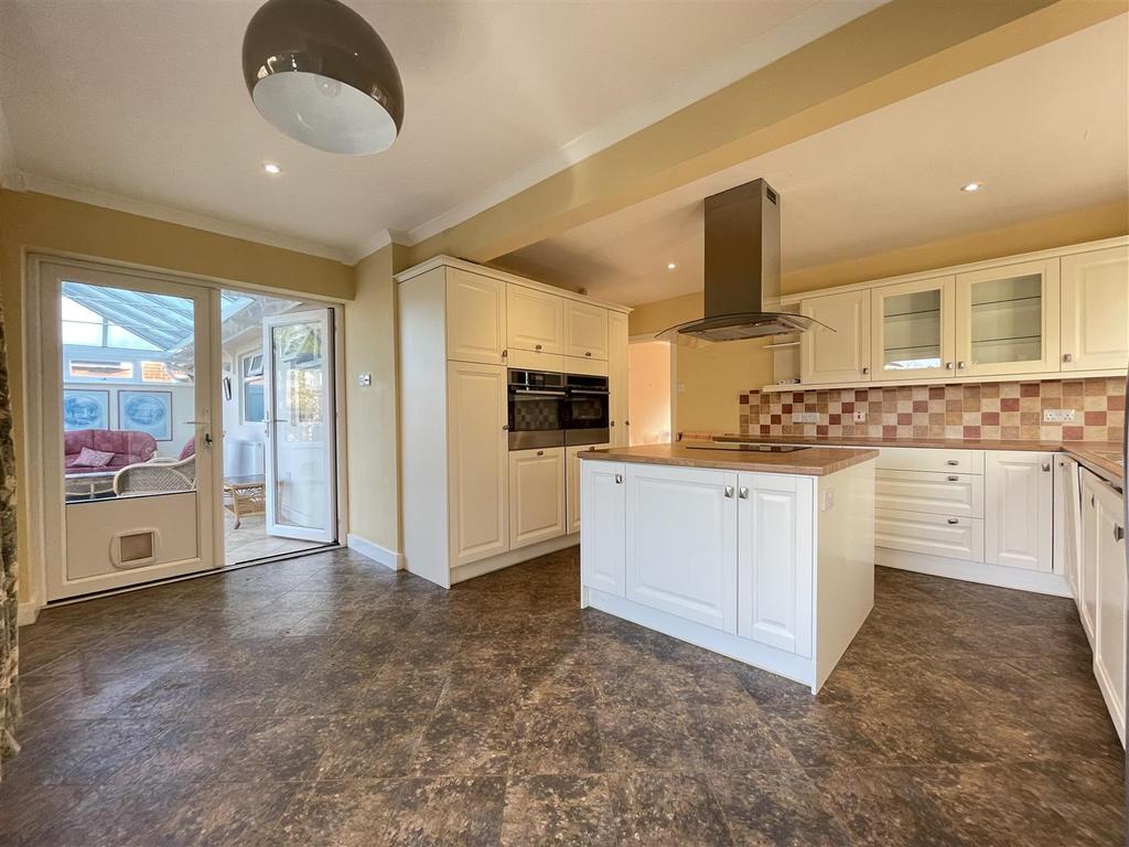 Hackness Drive, Scarborough 2 bed bungalow - £350,000