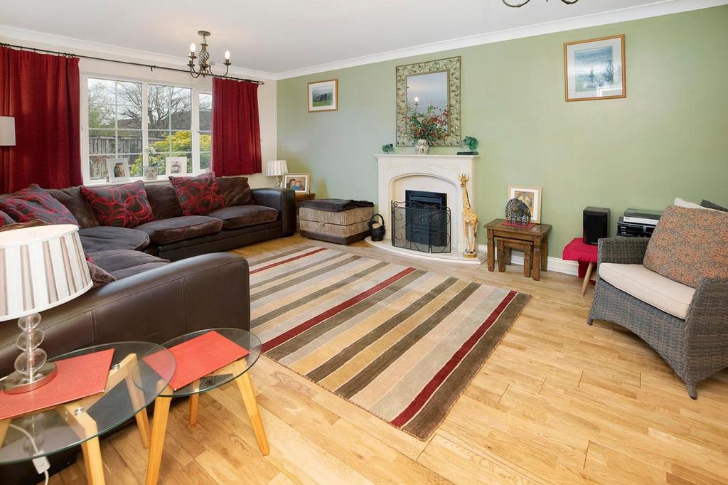 Knights Mead, Chudleigh Knighton, TQ13 4 bed detached house - £410,000