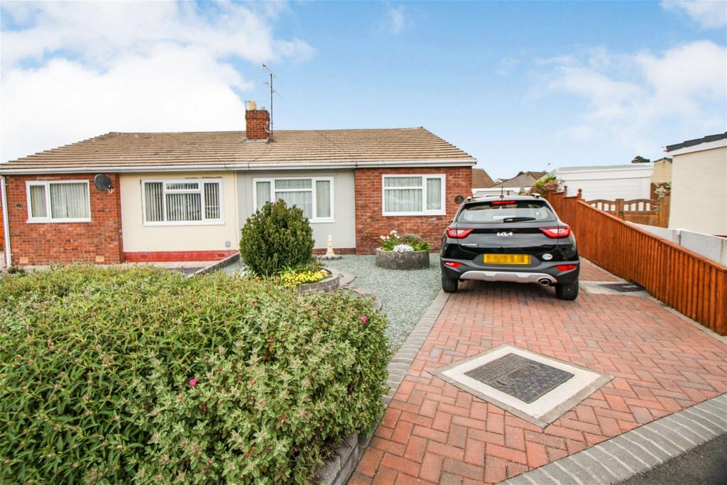 Lon Dinorben, Abergele, LL22 7ES 2 bed semi-detached bungalow - £210,000