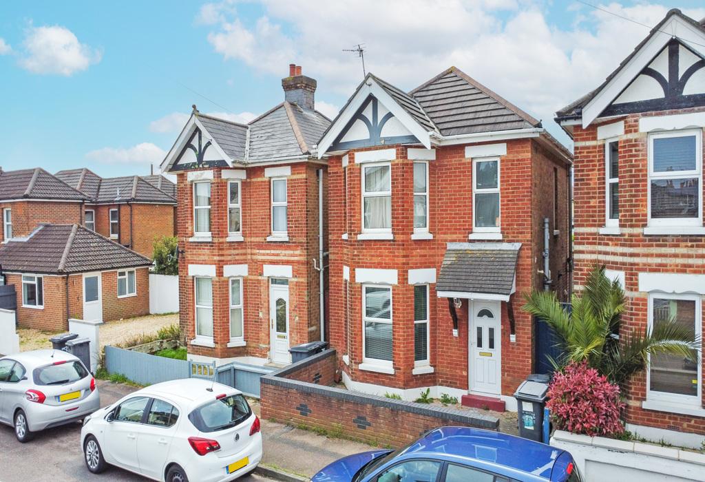 Benmore Road, Bournemouth 3 bed detached house - £360,150