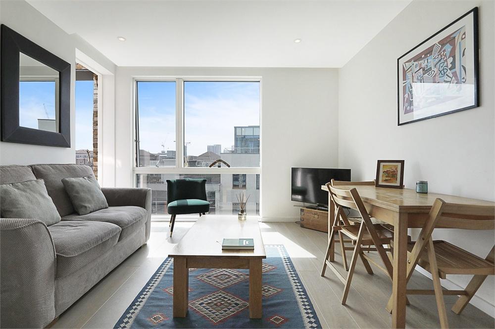 Brandon House, 10 Hillary Mews... 1 bed apartment - £2,167 pcm (£500 pw)