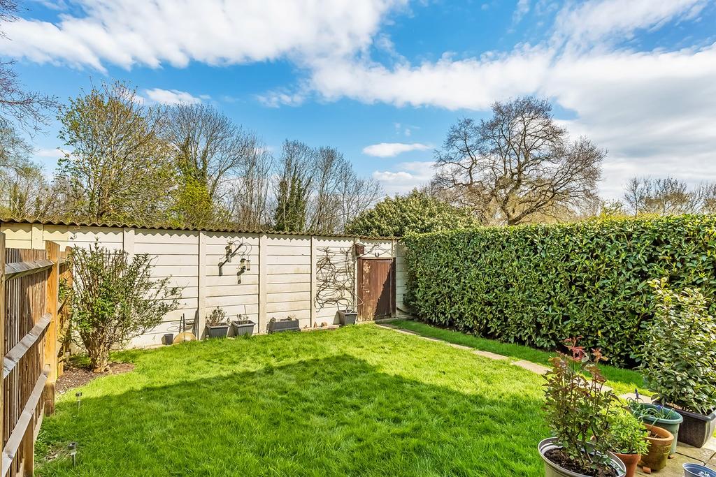 Home Park, Oxted, RH8 2 bed end of terrace house for sale - £400,000