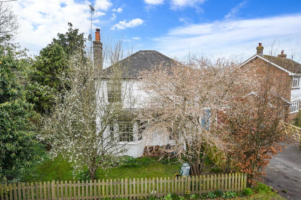 Station Road Isfield Uckfield East 4 Bed Detached House £600 000