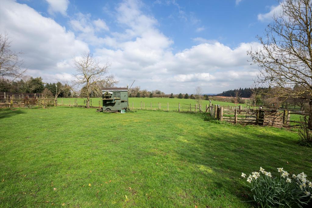Heath Hall Farm, Bowlhead Green, GODALMING, Surrey, GU8 5 bed detached ...
