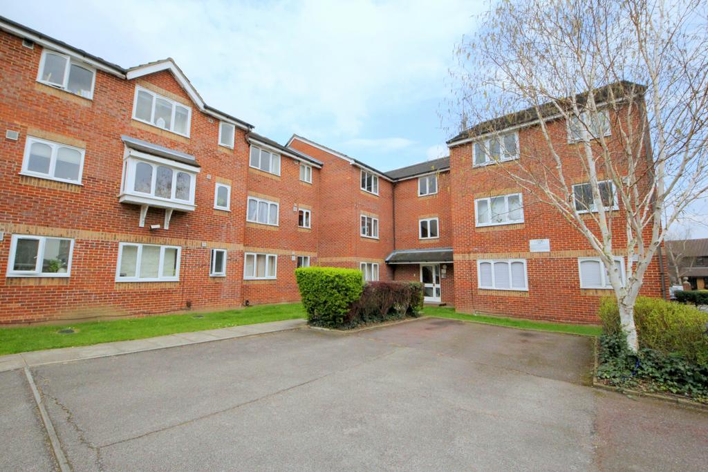 Leigh Hunt Drive, Southgate N14 1 bed flat - £1,395 pcm (£322 pw)