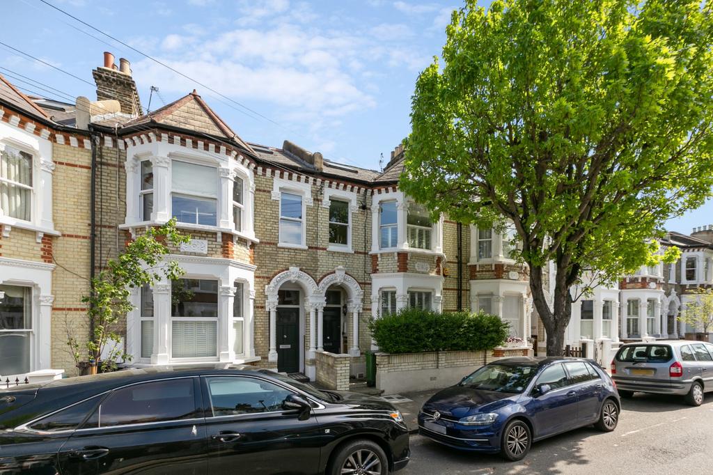 Stormont Road, London, SW11 2 bed apartment - £760,000