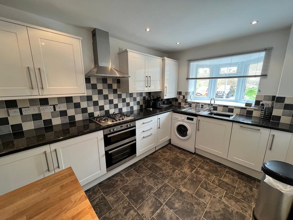 Cwm Cerdin Gilfach Goch - Gilfach Goch 3 bed end of terrace house - £ ...