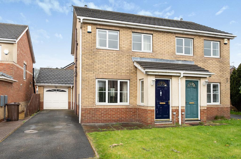Curlew Court, Steeton, Keighley, West... 2 bed semi-detached house - £ ...