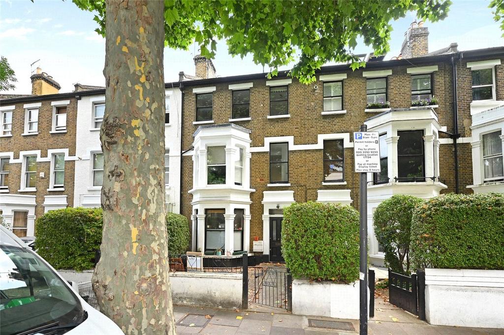 Hammersmith Grove, Hammersmith... 3 bed apartment - £3,142 pcm (£725 pw)