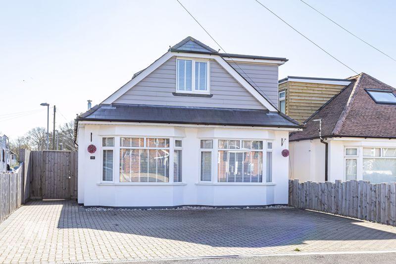 Canberra Road, Christchurch, BH23 4 bed detached bungalow - £550,000