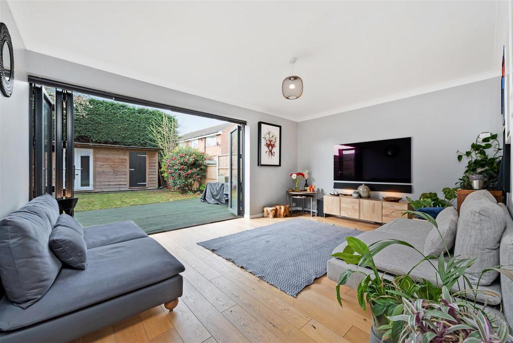 Testwood Road, Windsor 4 bed semi-detached house - £575,000