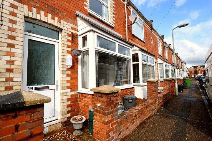 Fords Road, Exeter EX2 2 bed terraced house - £1,050 pcm (£242 pw)