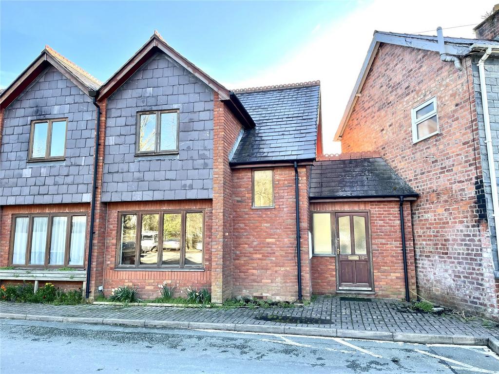 Hafren Court, Llanidloes, Powys, SY18 2 bed terraced house - £112,500