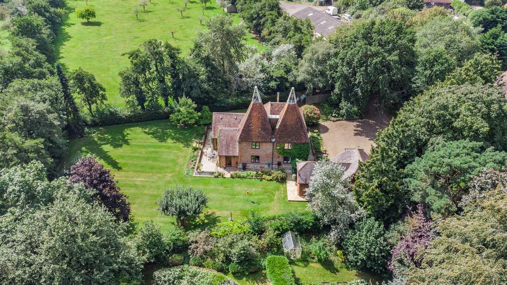 Holly Farm Road, Otham, Maidstone 5 bed detached house - £1,100,000
