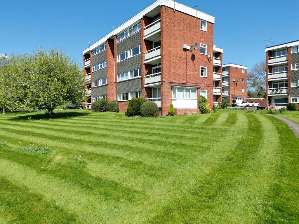 Victoria Court, Allesley Hall Drive... 2 bed apartment - £155,000