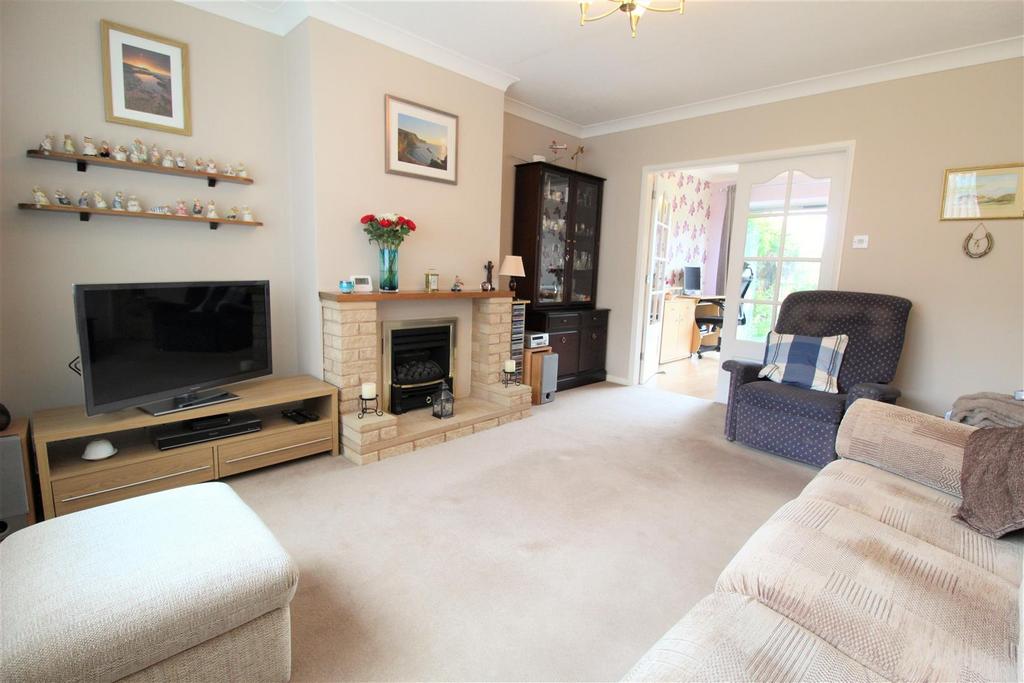 Argyle Way Bishops Tachbrook 3 Bed Semi Detached House £325 000