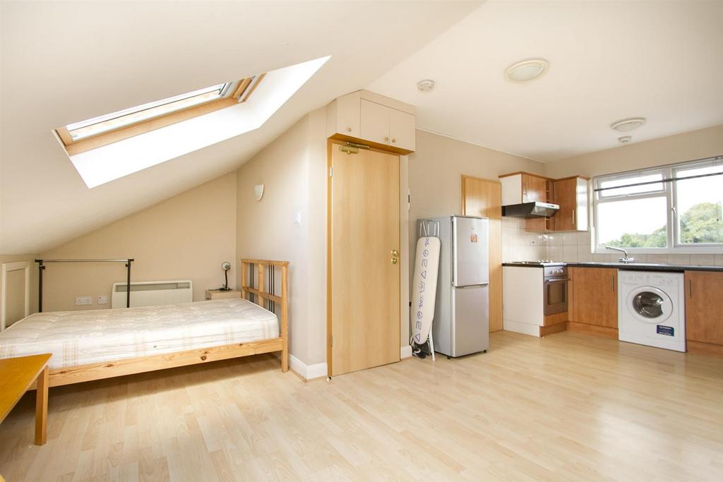 Brent Street, Hendon, London, NW4 Studio - £1,000 pcm (£231 pw)