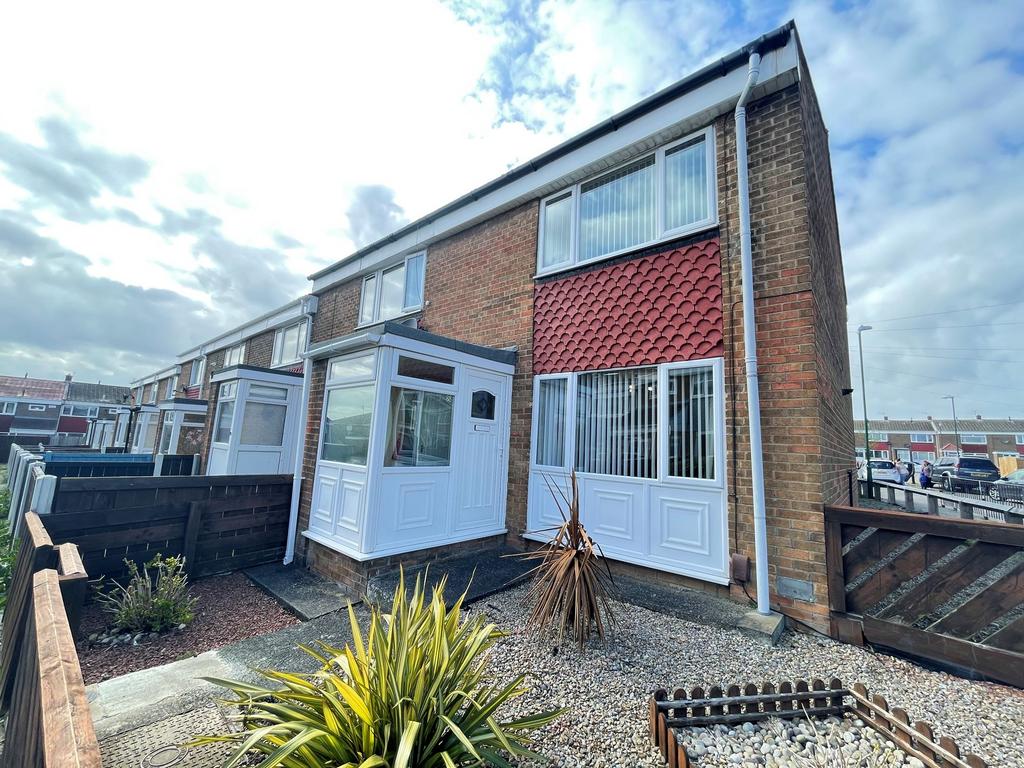 Norham Avenue South, Horsley Hill... 2 bed terraced house - £110,000