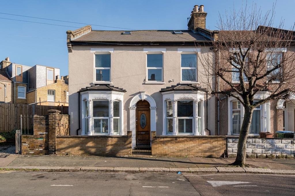 London, London E11 3 bed end of terrace house - £675,000