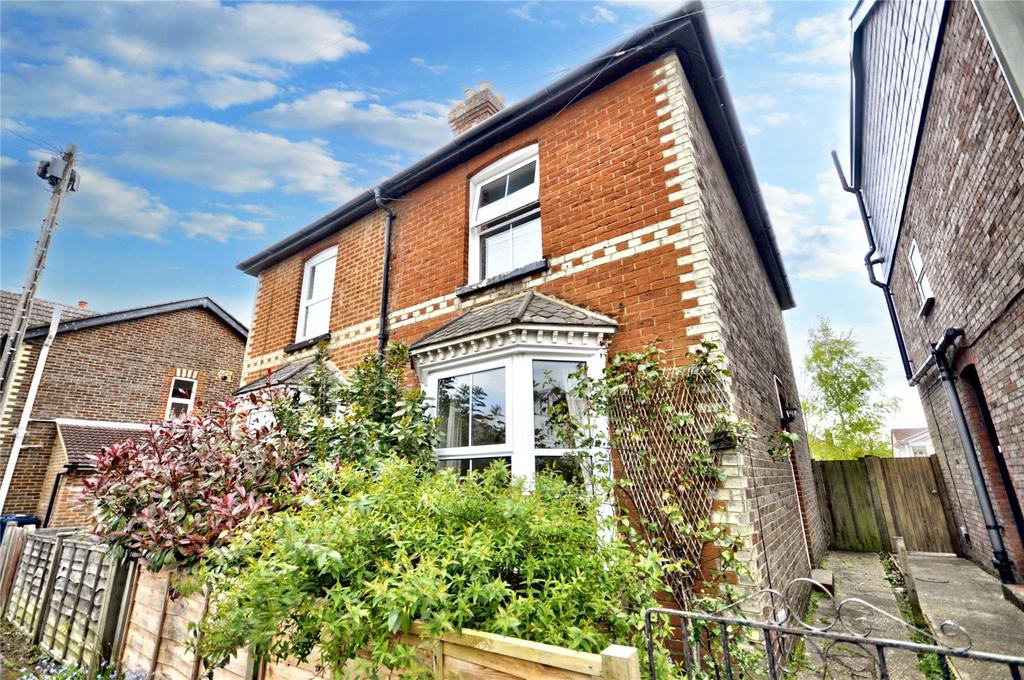 George Road, Farncombe, Godalming... 2 bed semi-detached house - £1,900 ...