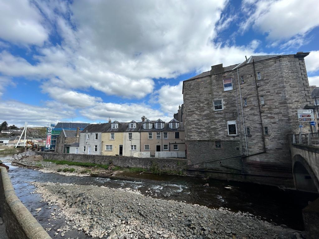 Mill Port, Hawick, TD9 2 bed flat - £595 pcm (£137 pw)
