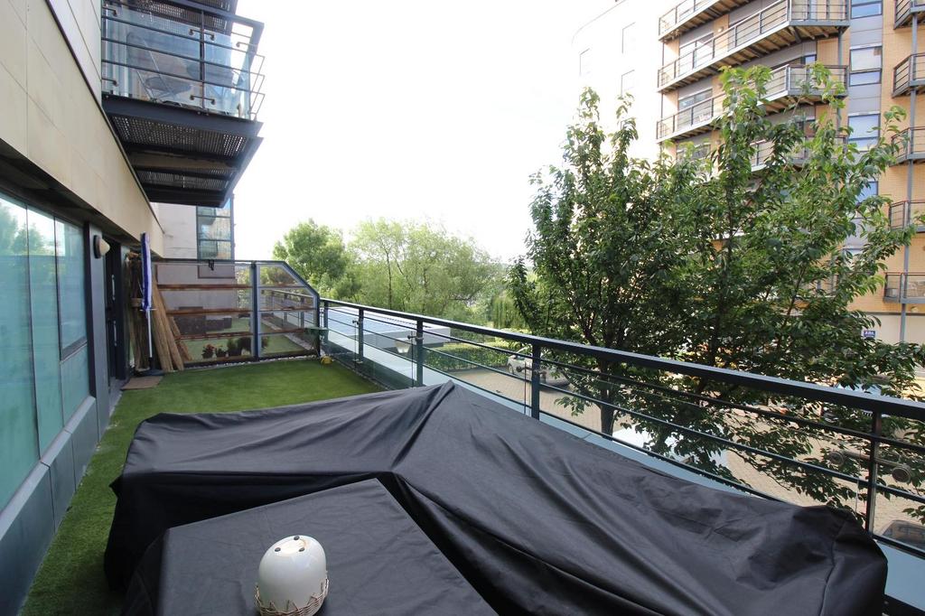 2 Riverside Way, Leeds, UK, LS1 2 bed flat - £995 pcm (£230 pw)