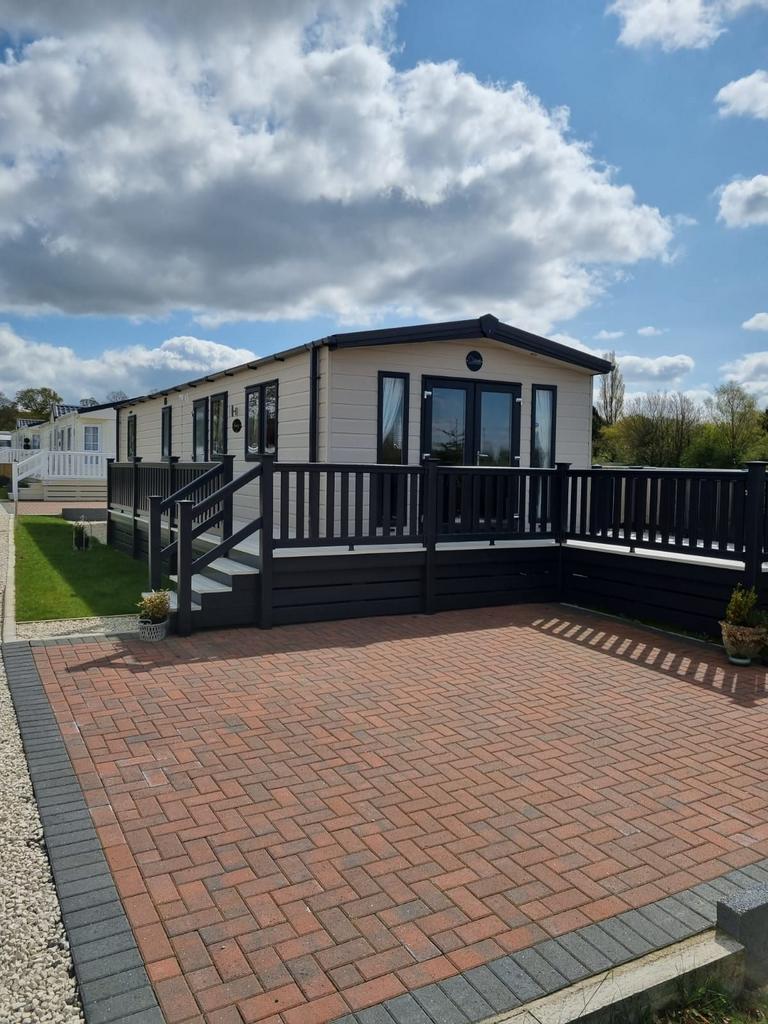 Caistor Market Rasen 2 bed static caravan for sale - £65,000