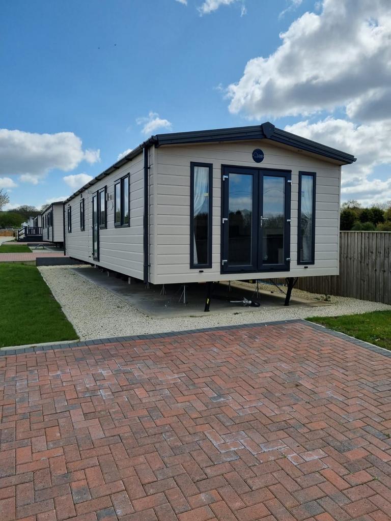 Caistor Market Rasen 2 bed static caravan for sale - £58,000