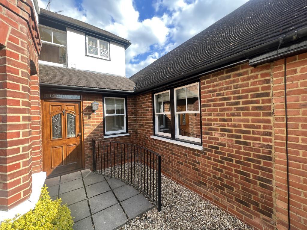 Finchampstead Road, Wokingham, RG40 2 bed semi-detached bungalow - £ ...
