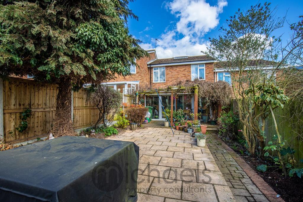 Maple Close, Halstead, CO9 3 bed terraced house - £325,000