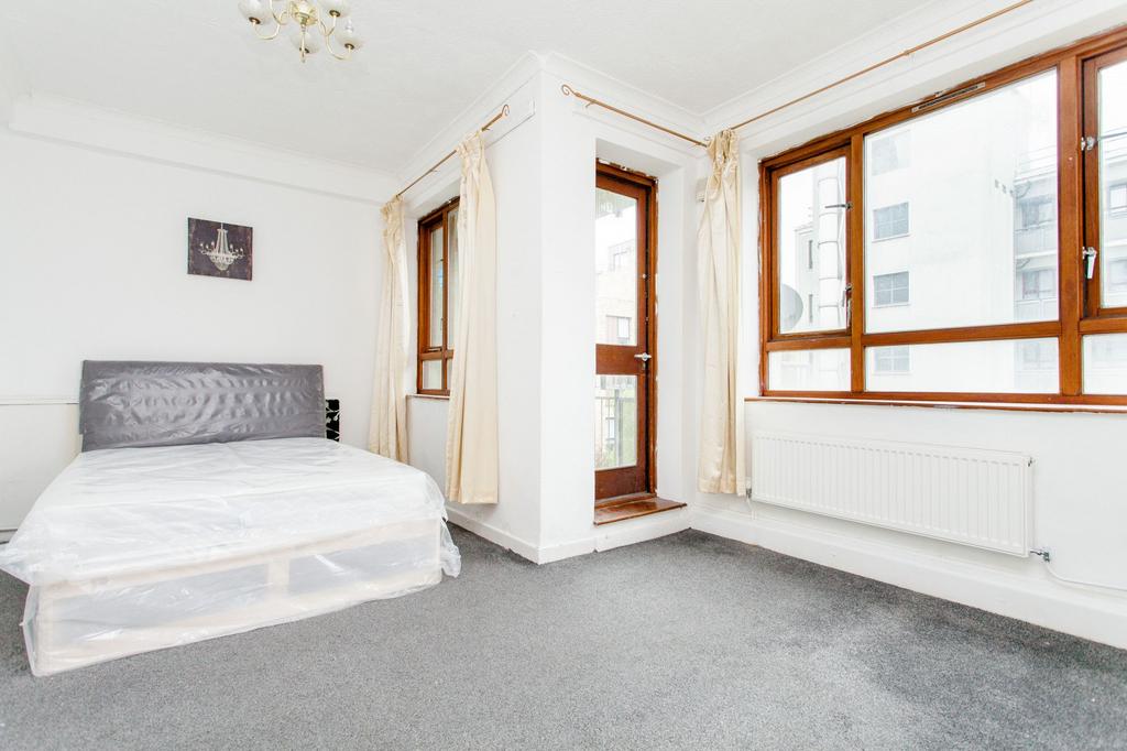Birkenhead Street, London, WC1H 3 bed flat - £2,600 pcm (£600 pw)