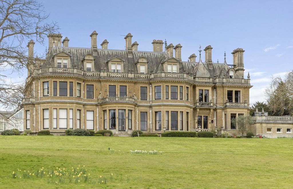 Cobham Park, Cobham, KT11 2 bed apartment - £1,500,000