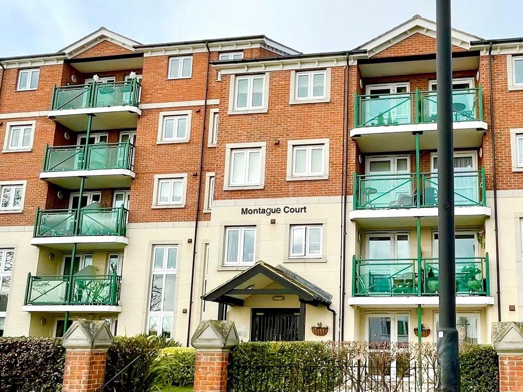 Montague Court, Hamlet Court Road... 1 bed apartment - £110,000