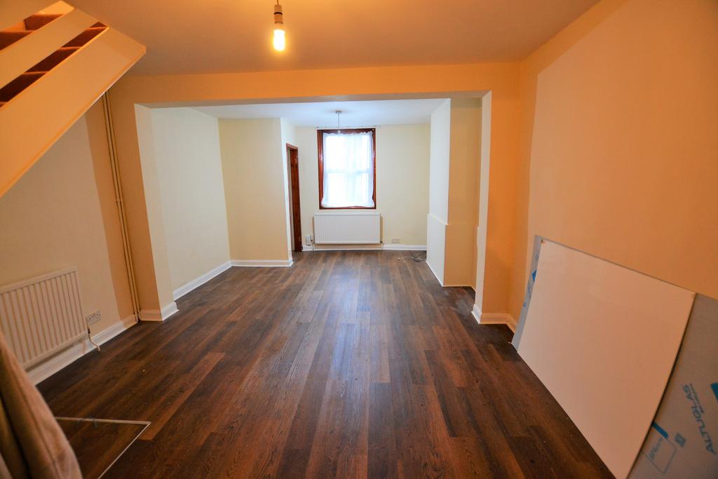 Tower Hamlets Street, Dover CT17 2 bed terraced house - £775 pcm (£179 pw)