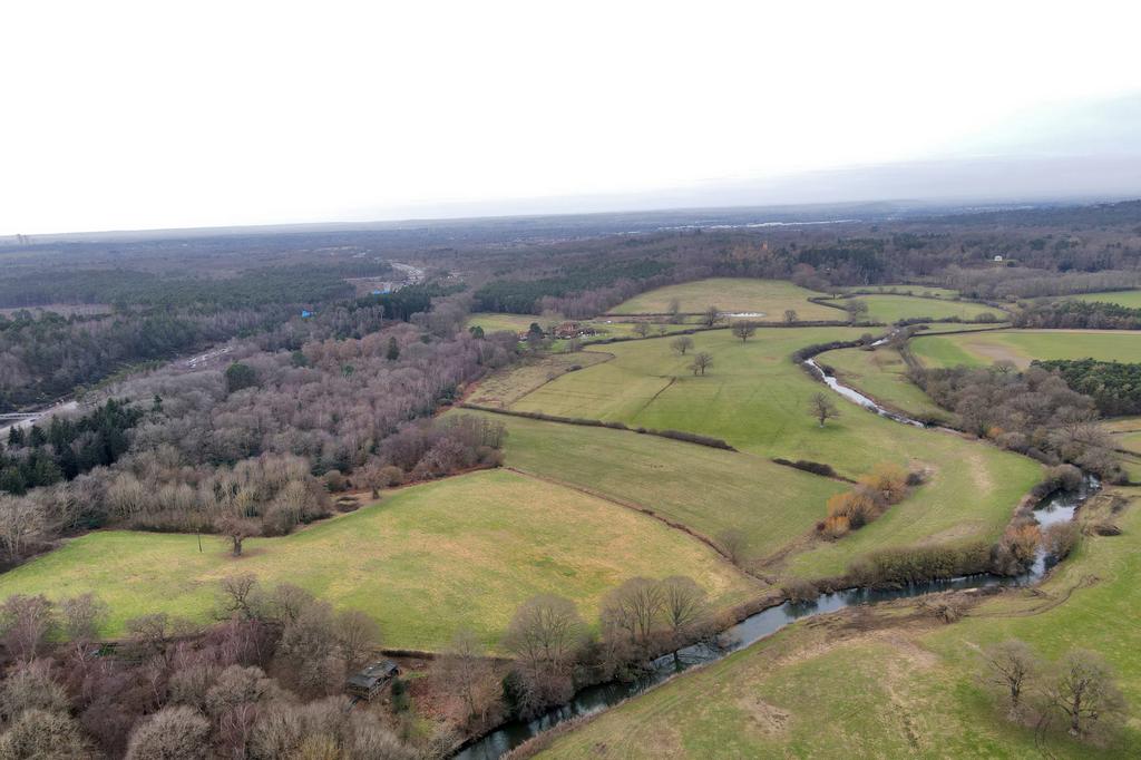 Cobham, Surrey Land - £1,100,000