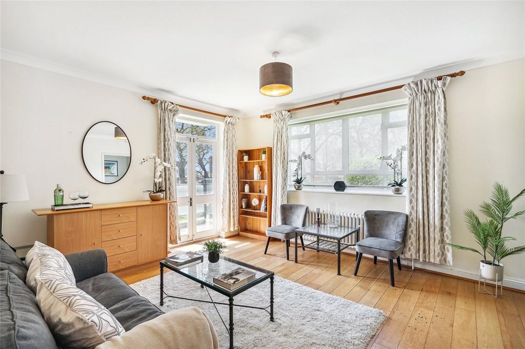 Keats House, Churchill Gardens, London 3 bed flat for sale - £675,000