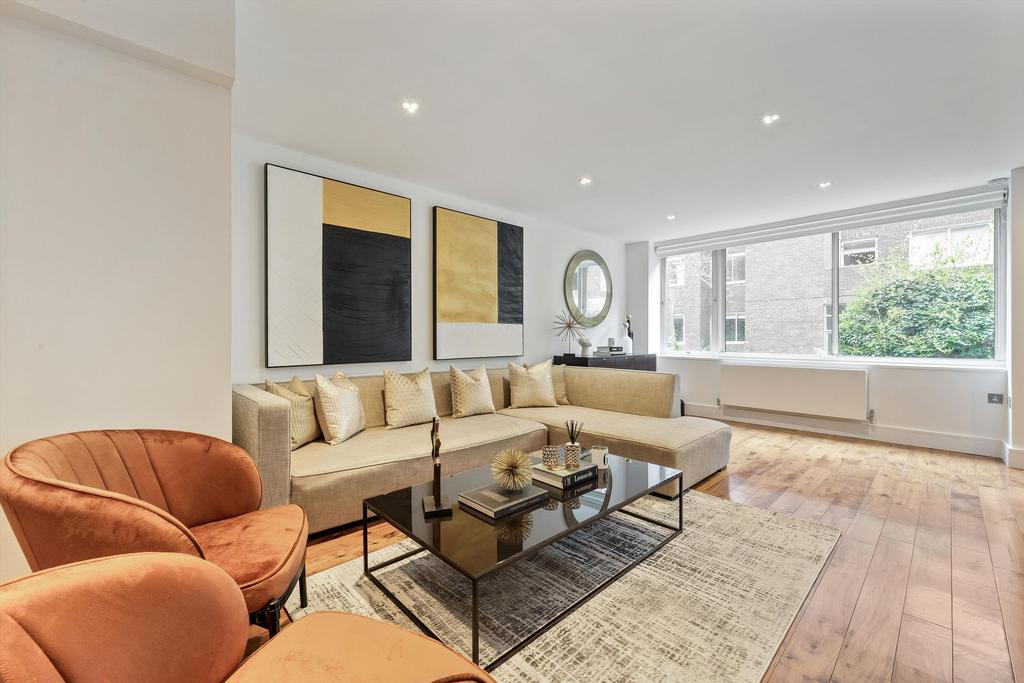 Ebury Street, Belgravia, London, SW1W 3 bed flat - £8,450 pcm (£1,950 pw)
