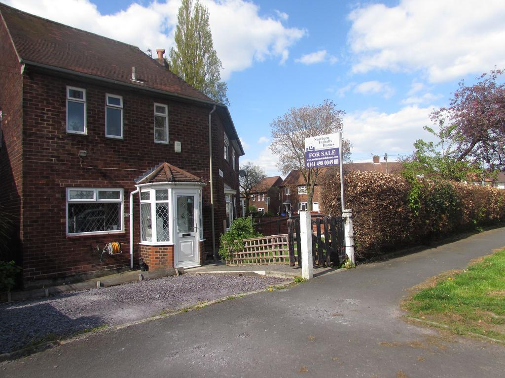 Roundthorn Road, Baguley, Manchester... 3 bed end of terrace house - £ ...