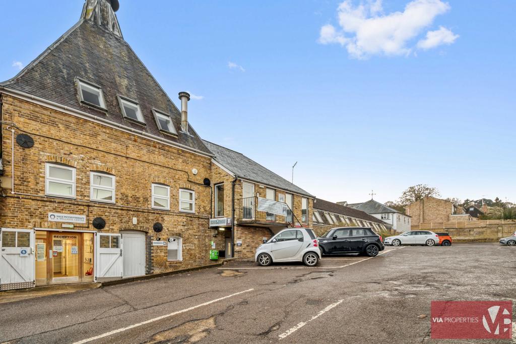 The Maltings, Ware SG12 Property to rent - £1,250 pcm (£288 pw)