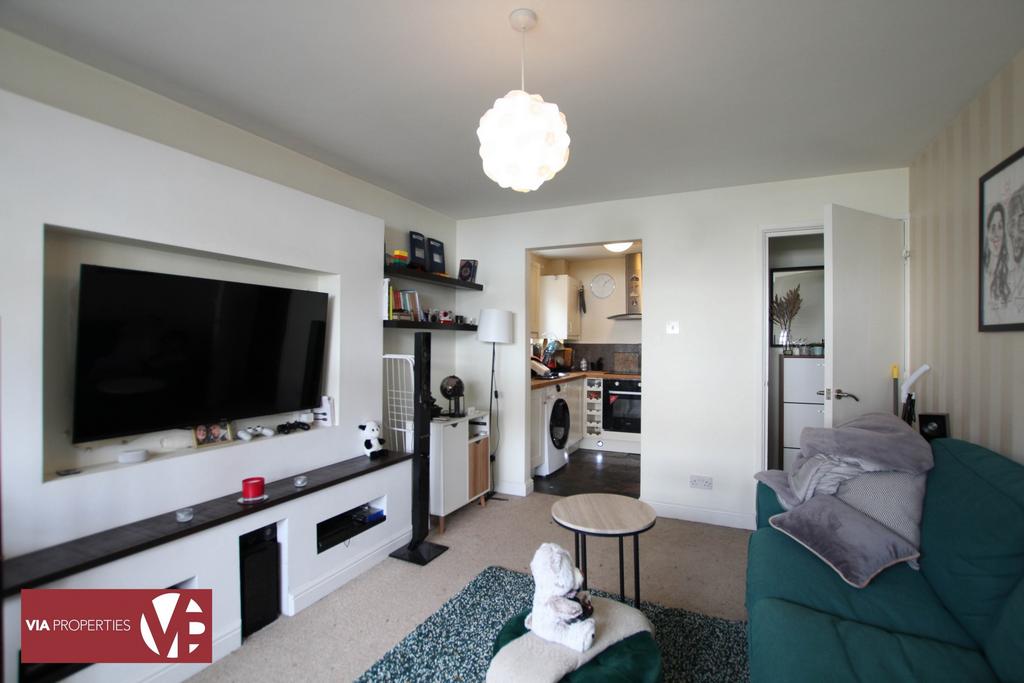 Whitley Road, Hoddesdon EN11 1 bed flat - £1,100 pcm (£254 pw)